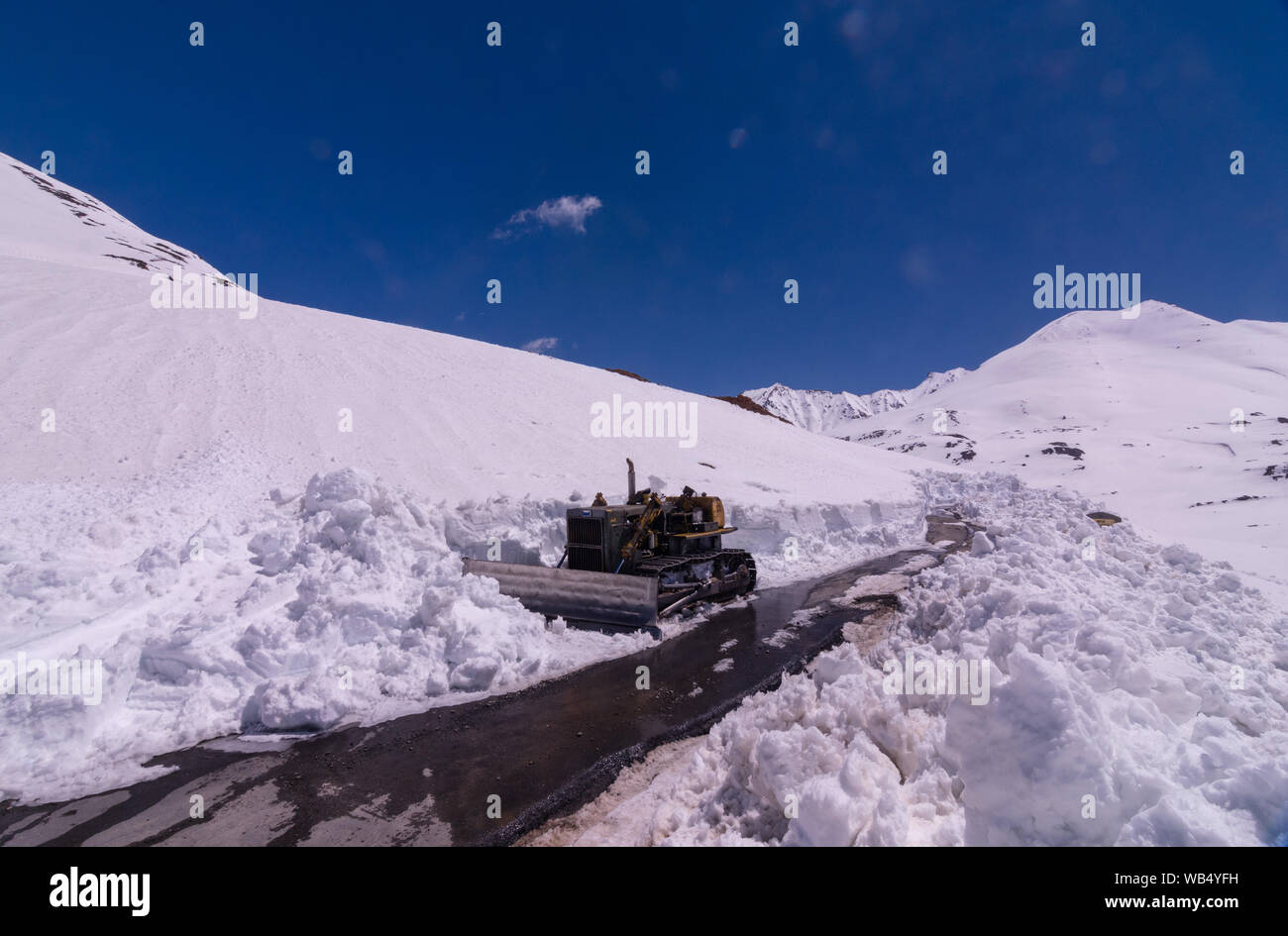 Baralacha Pass - Snow Covered Road in Ladakh Stock Photo - Alamy