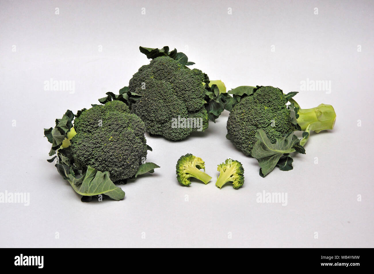 whole and sliced broccoli on a seamless background Stock Photo - Alamy