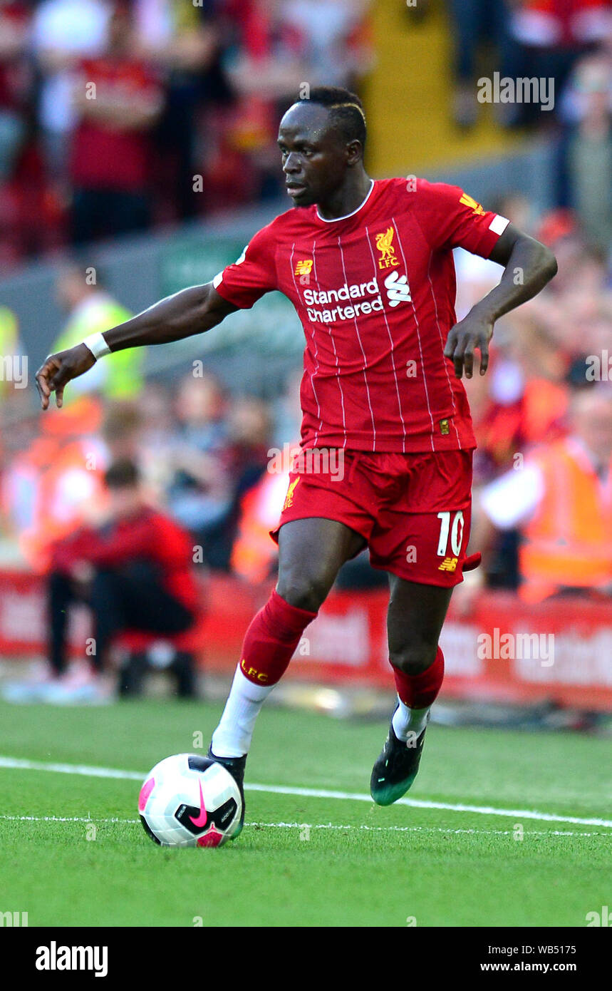 Arsenal liverpool premier league mane hi-res stock photography and ...