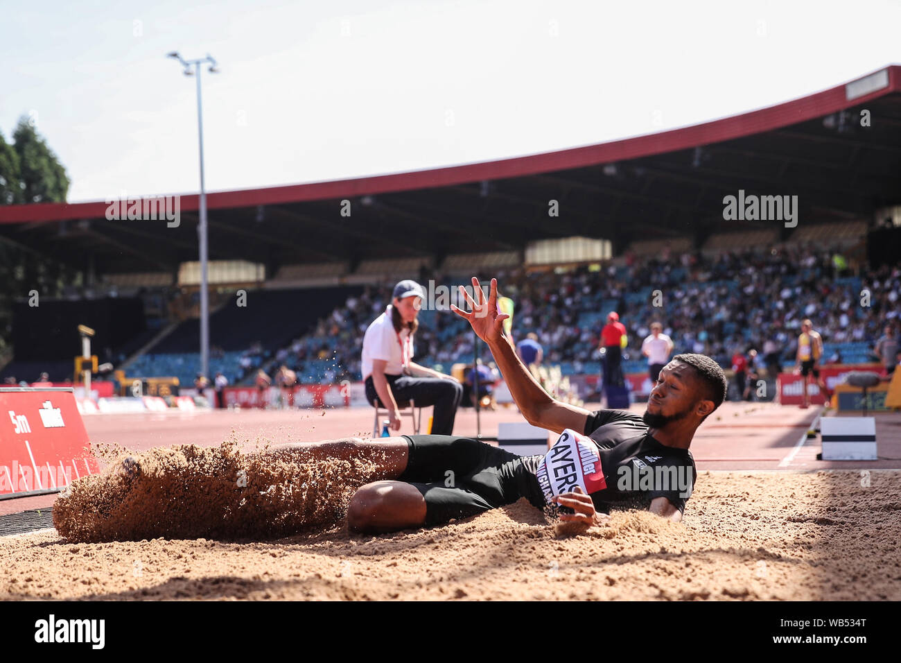 Mens long jump hi-res stock photography and images - Alamy