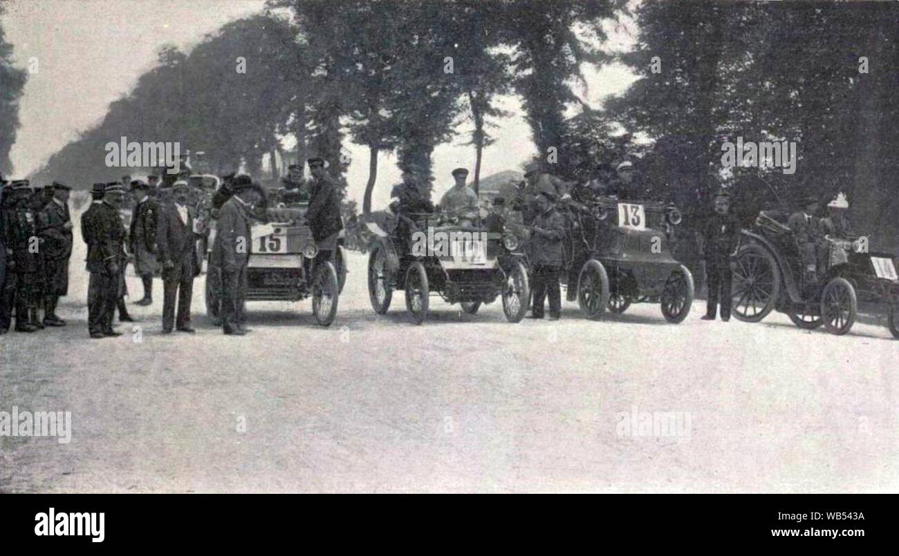 Départ de la course de Périgueux (Bordeaux-Périgueux), en 1898 Stock ...