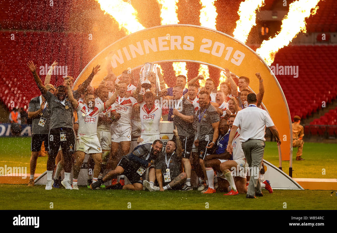 Sheffield Eagles celebrate winning the 1895 Cup Final at Wembley ...