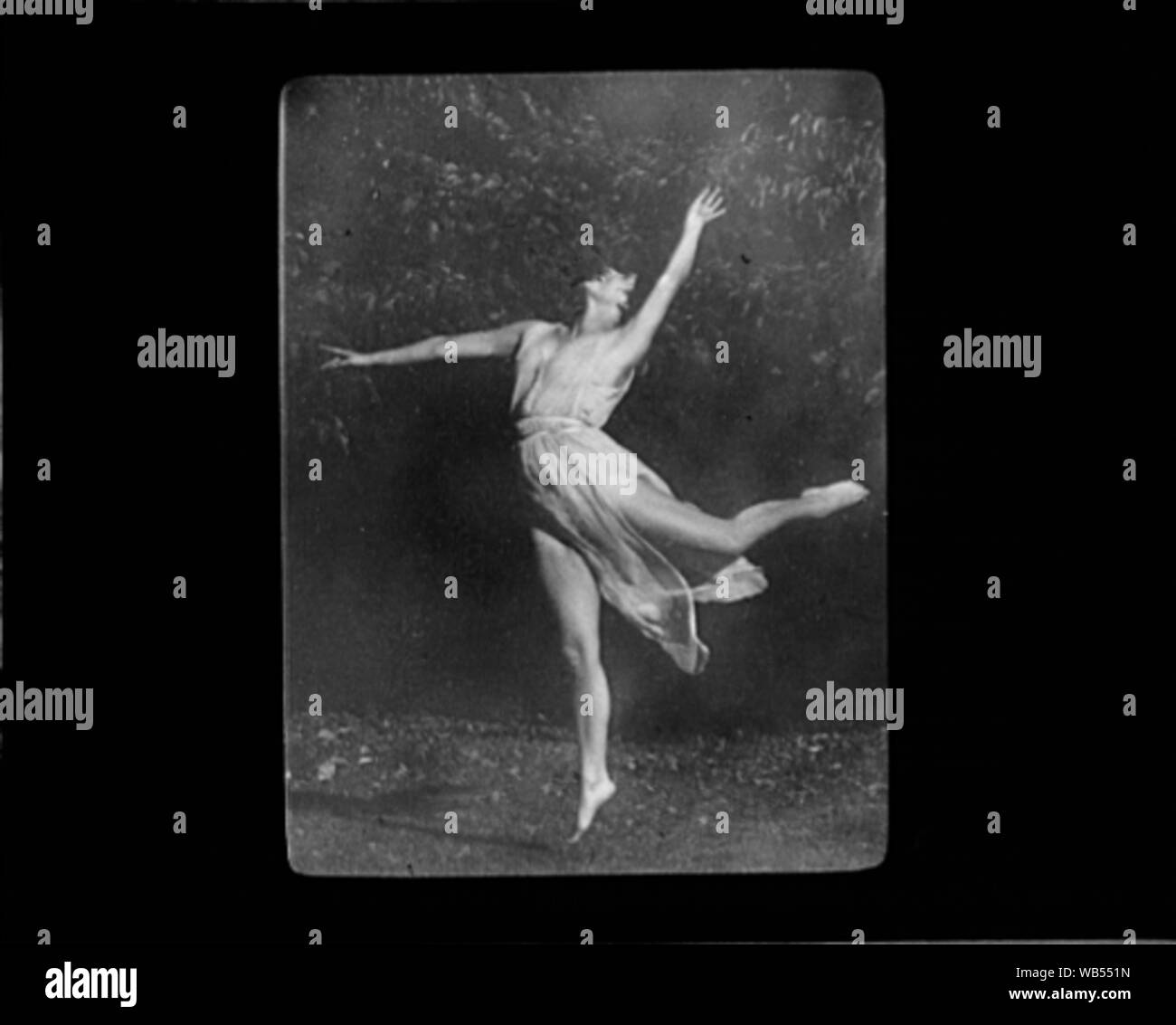 Elizabeth Duncan dancer Abstract/medium: Genthe, Arnold, 1869-1942 ...