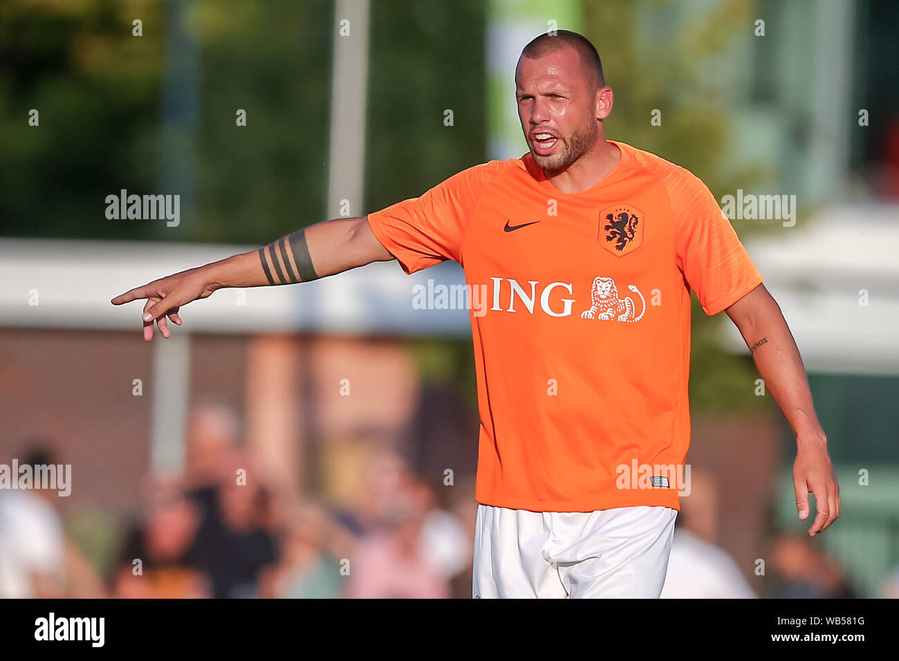 John heitinga wesley sneijder netherlands hi-res stock photography and ...