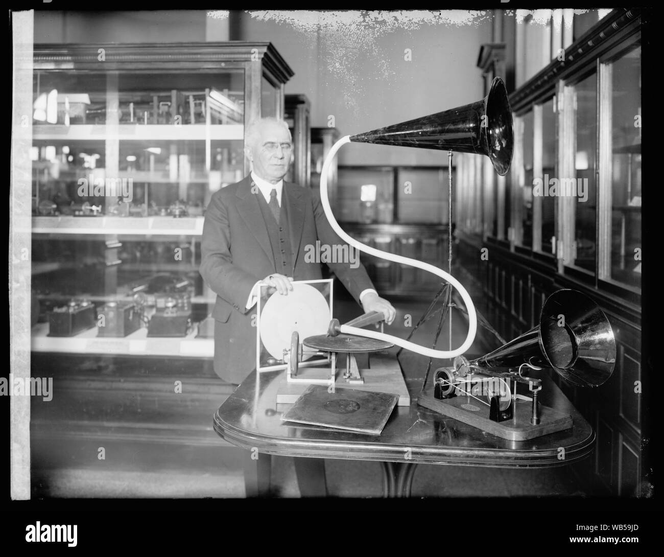 8 1 2 x 21 Black and White Stock Photos & Images - Alamy