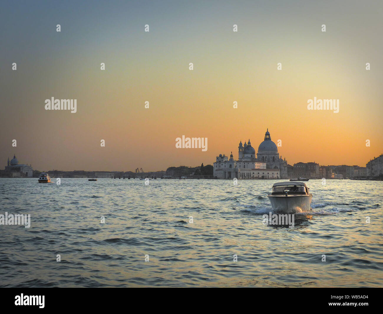Romantic sunet hi-res stock photography and images - Alamy