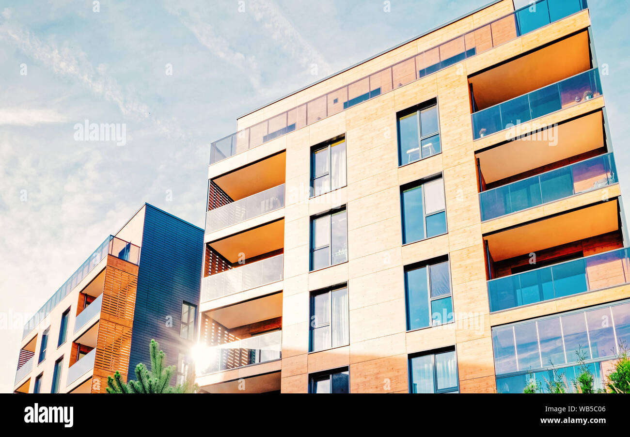 New townhouse construction pine hi-res stock photography and images - Alamy