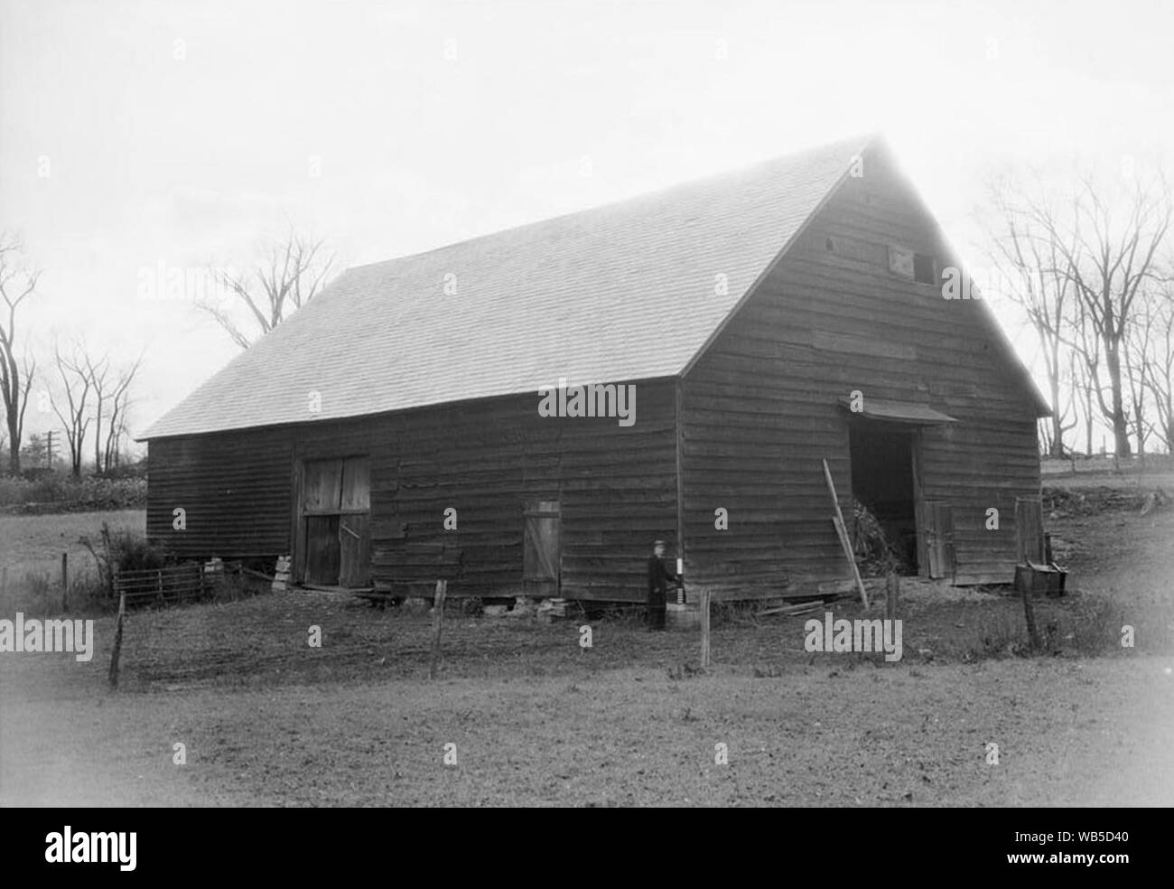 Dutch barn Black and White Stock Photos & Images - Alamy