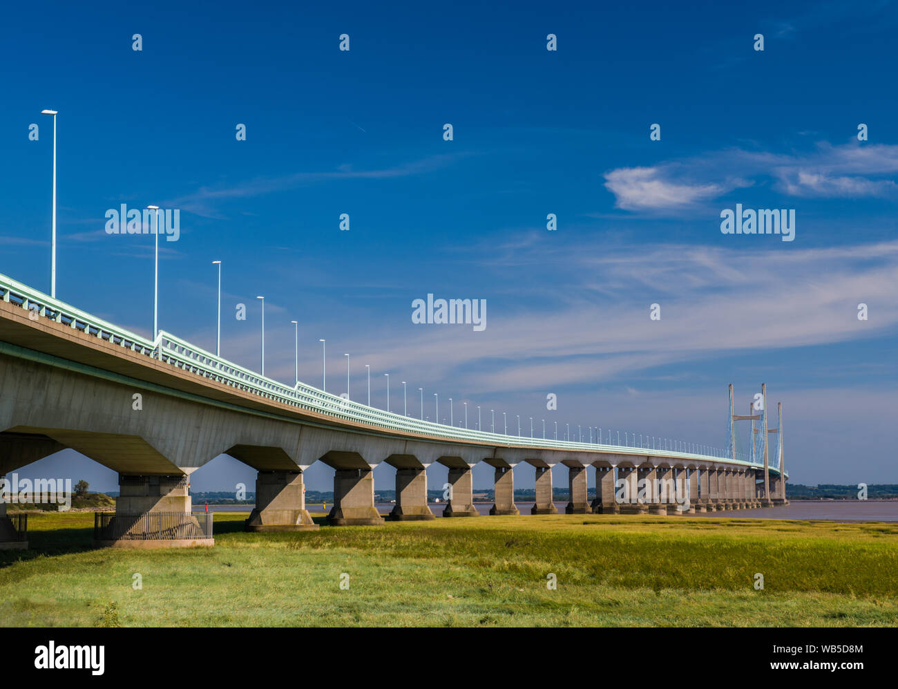Prince of wales bridge hi-res stock photography and images - Alamy