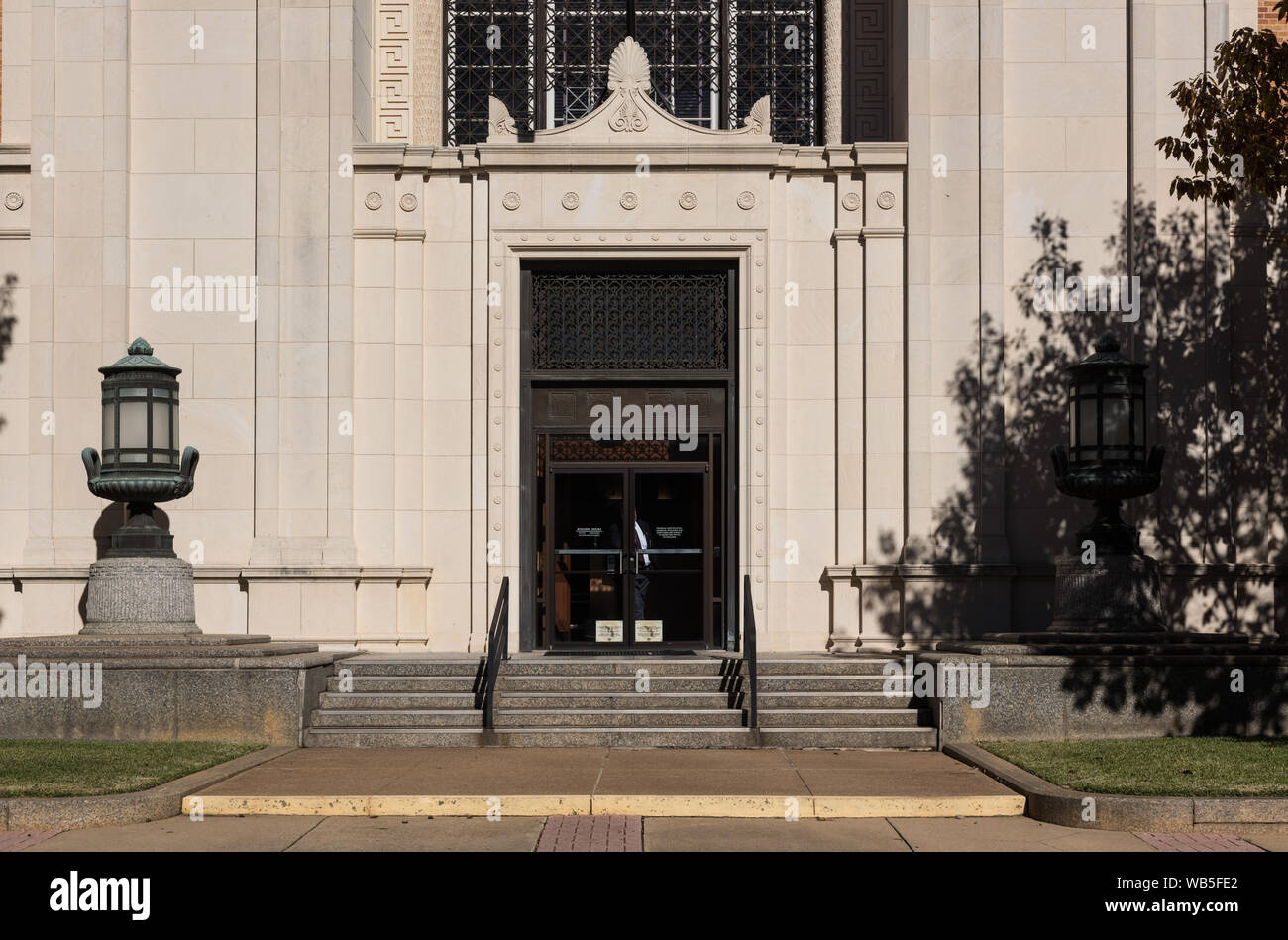 Entrance. U.S. Post Office and Courthouse, Tyler, Texas Stock Photo - Alamy
