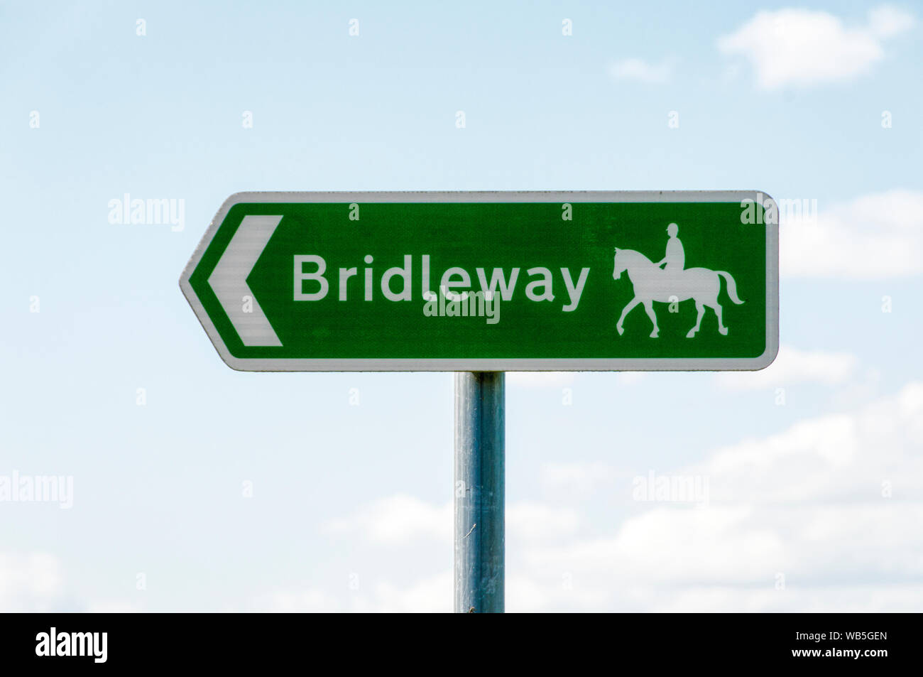 Bridle path sign hi-res stock photography and images - Alamy