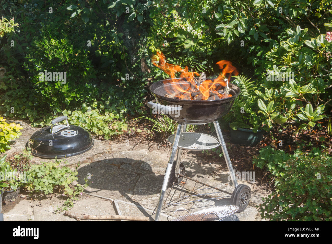 Lit barbecue hi-res stock photography and images - Alamy