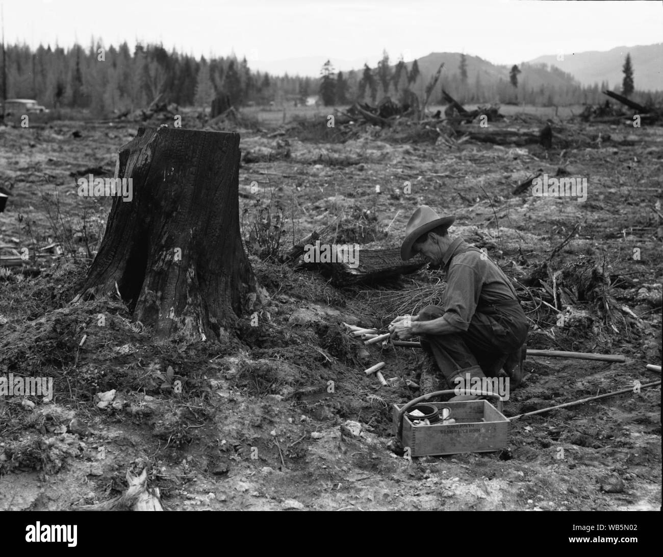 Dynamiting hi-res stock photography and images - Alamy