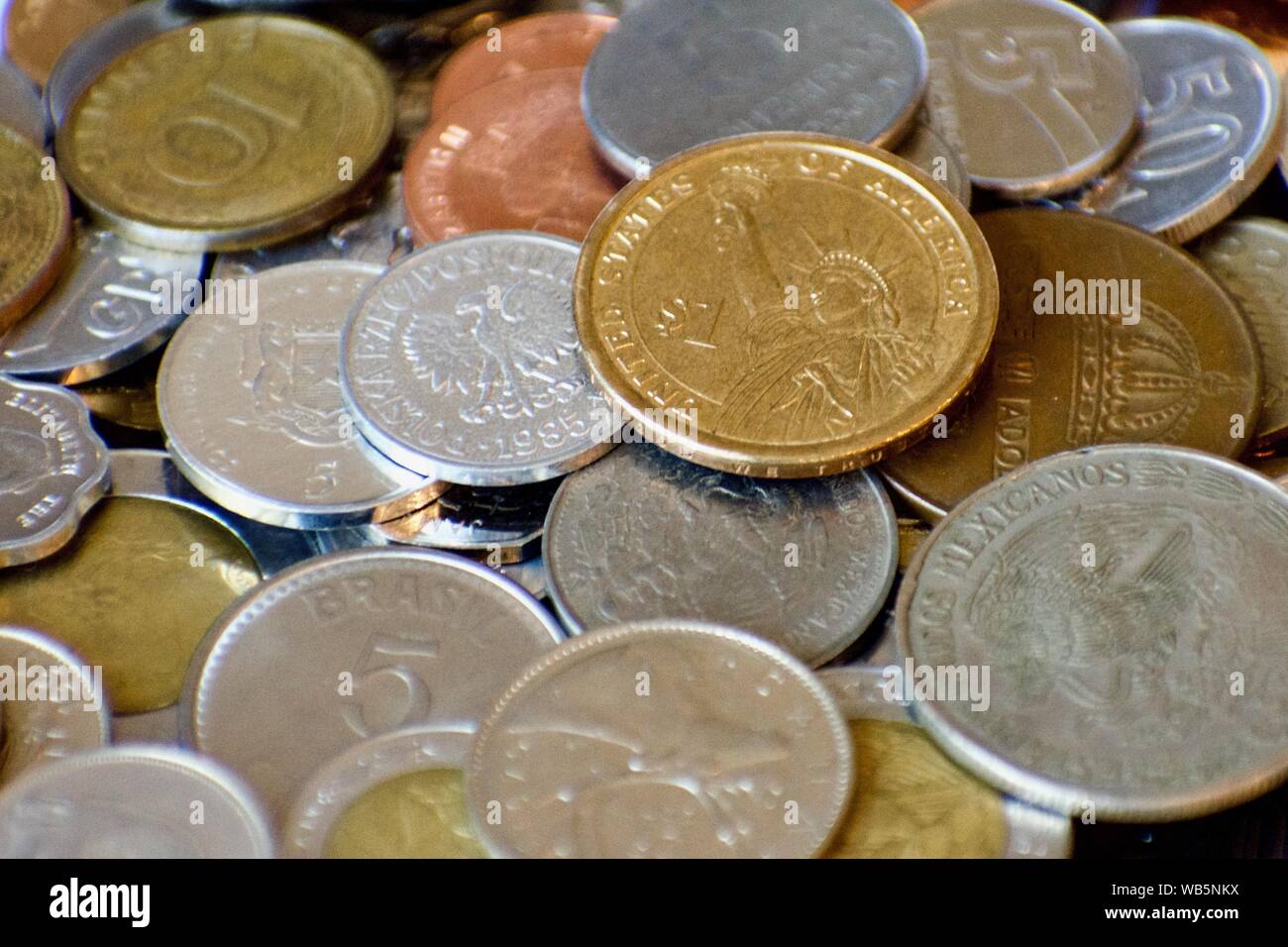 World coinage hi-res stock photography and images - Alamy