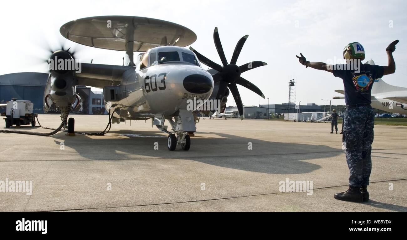 E-2D Hawkeye engine start at NAS Patuxent River 2013 Stock Photo - Alamy