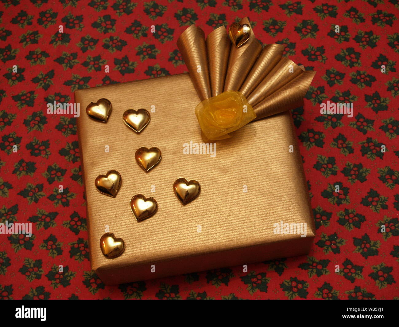 Luxury present wrapping hi-res stock photography and images - Alamy