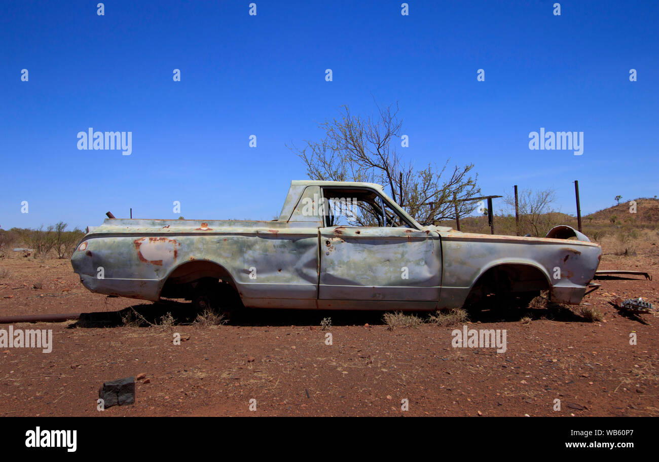 Abandoned car australia hi-res stock photography and images - Alamy