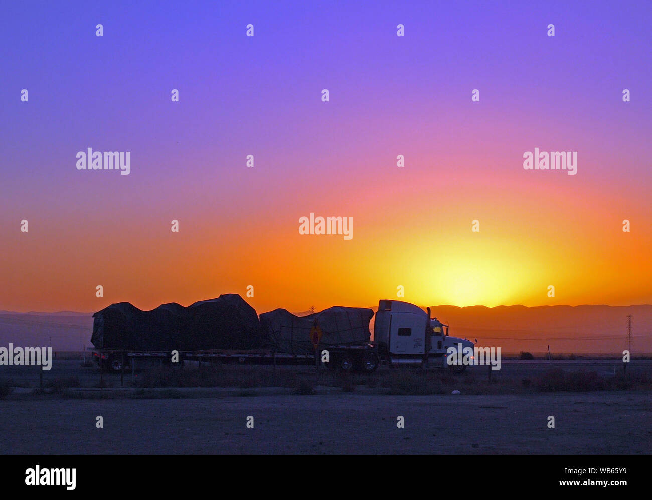 Truck interstate highway 5 hi-res stock photography and images - Alamy