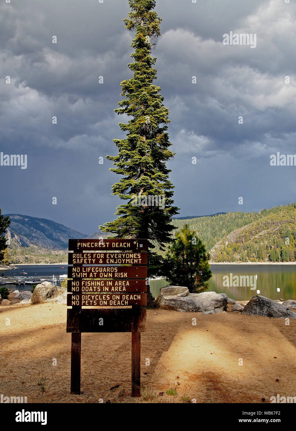 Pinecrest lake hi-res stock photography and images - Alamy