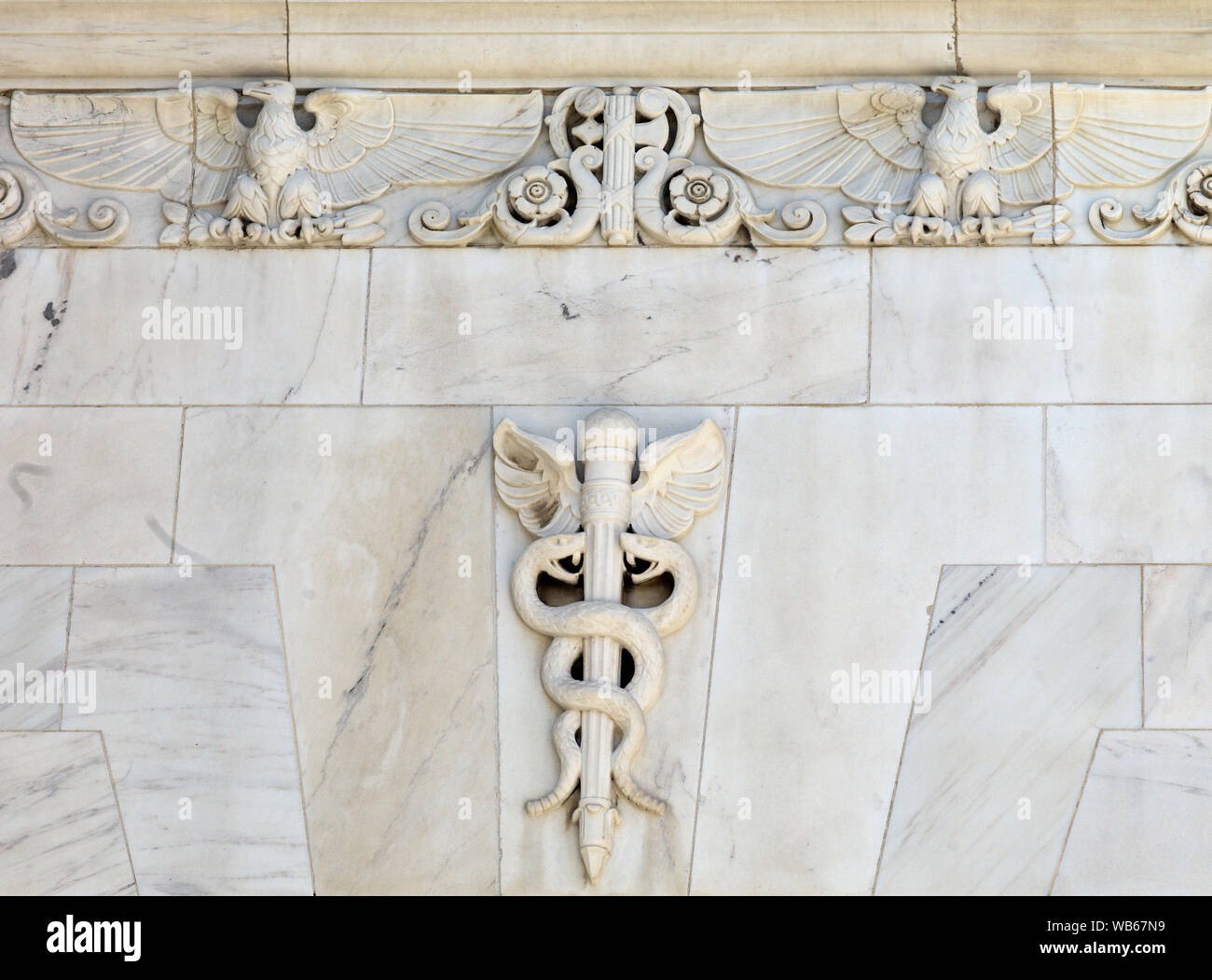 White courthouse hi-res stock photography and images - Alamy