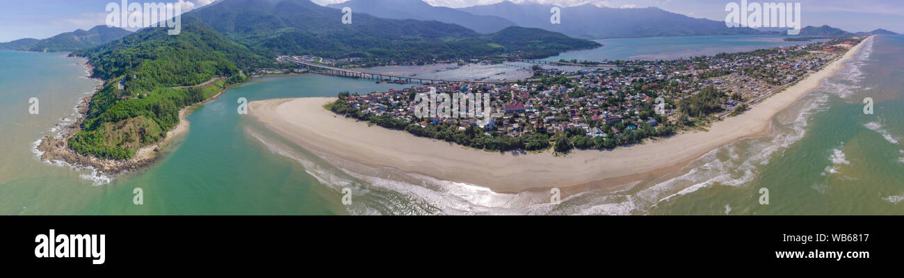Beach view in Da Nang, Central Vietnam Stock Photo - Alamy