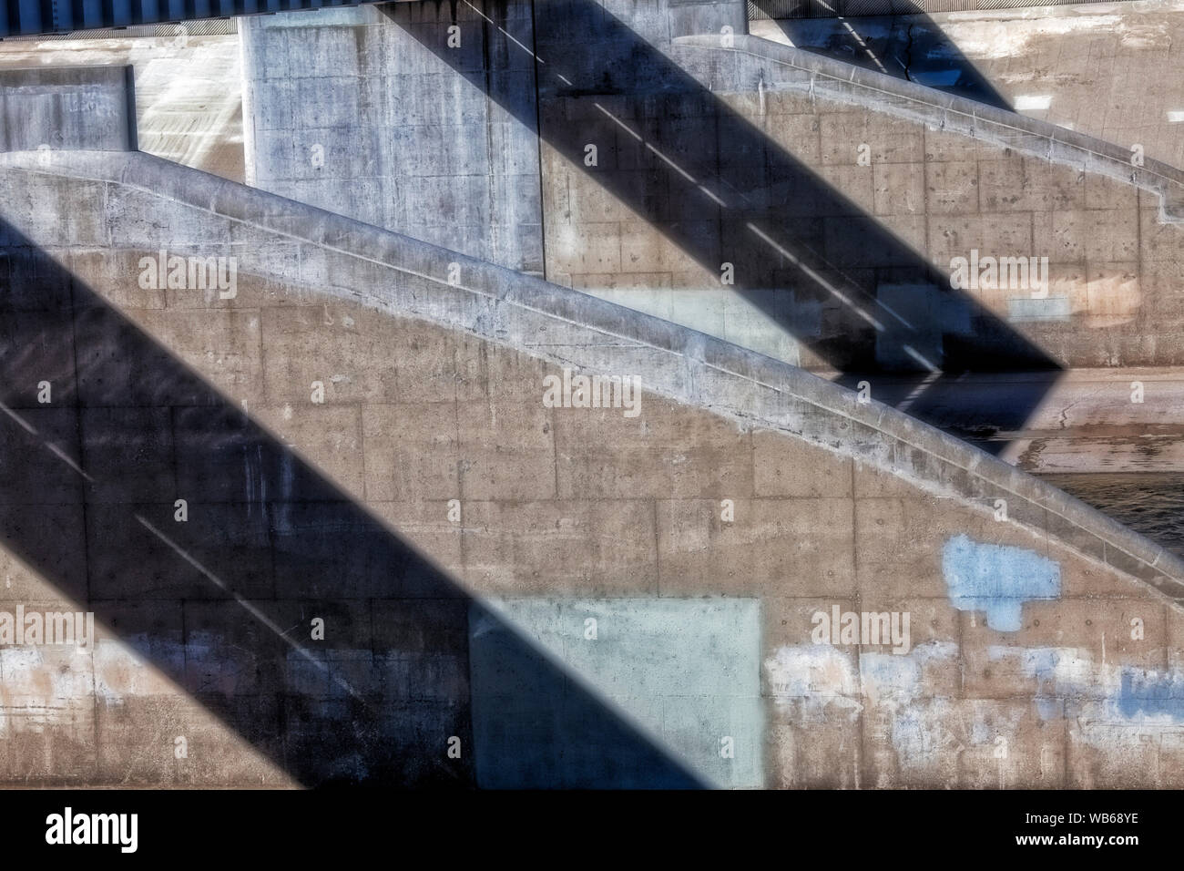 Paramount channel hi-res stock photography and images - Alamy