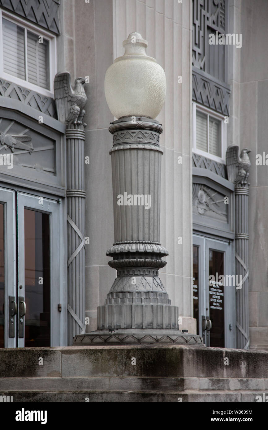 Exterior lamp. Art Deco style Federal Building & U.S. Courthouse ...