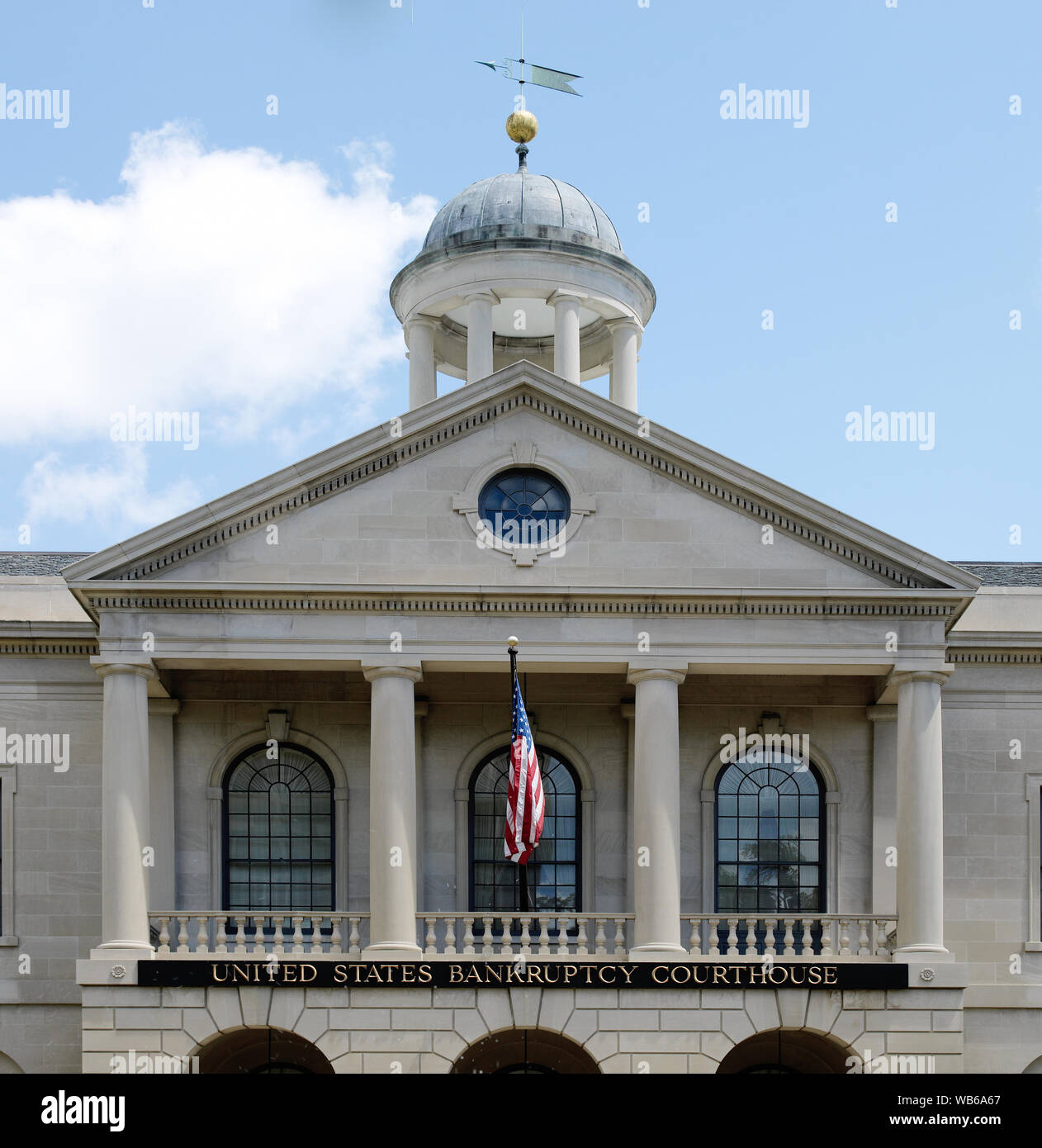 Exterior portico hi-res stock photography and images - Alamy