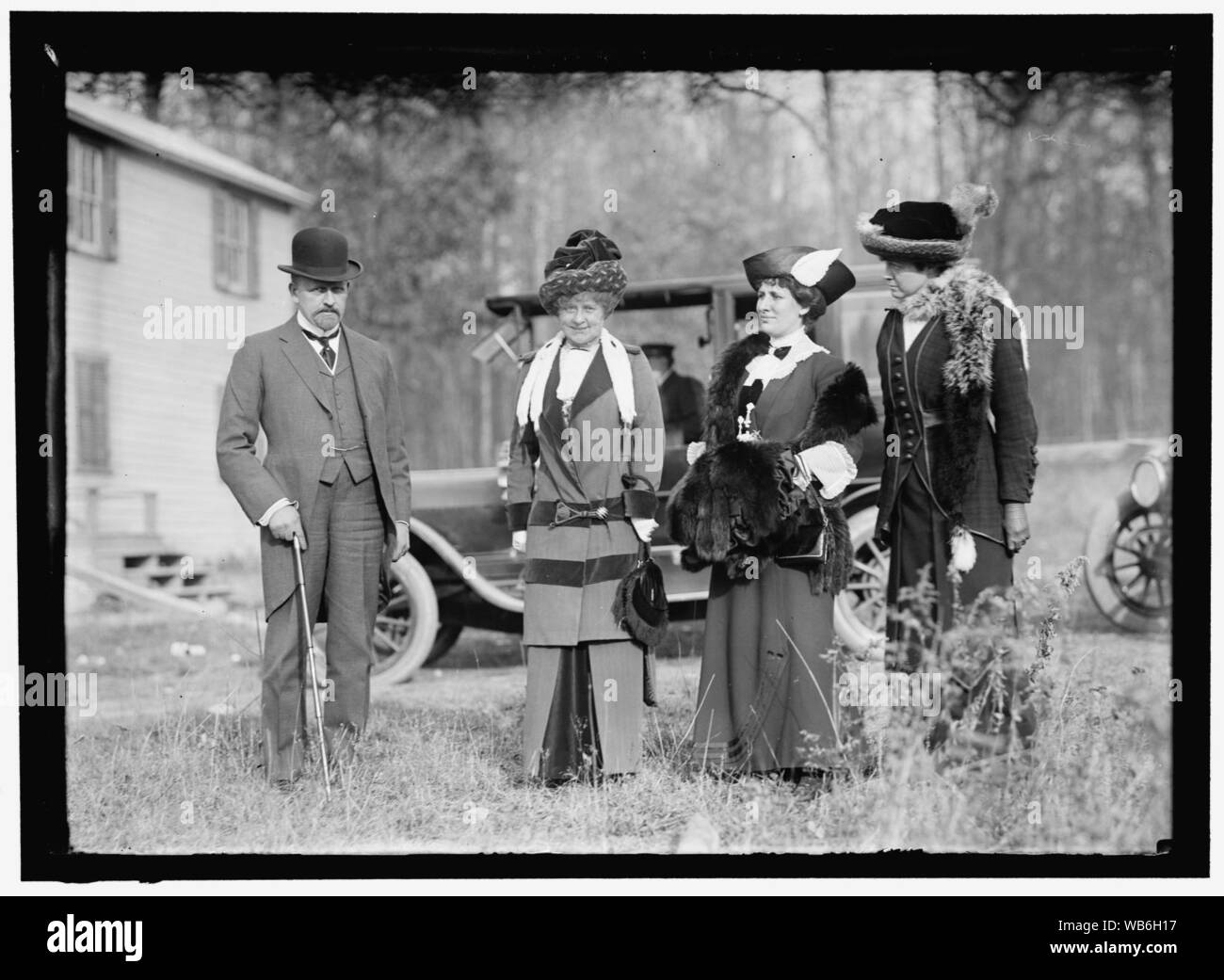 EDGEWOOD HUNT. GEORGE H. CHASE; MRS. CHASE; MRS. TUCKERMAN; MRS. R.H ...