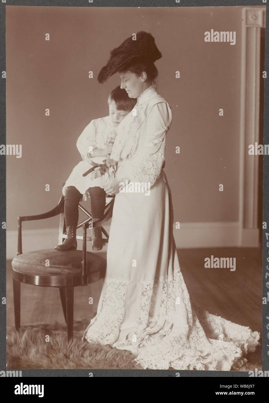 Edith Kermit Carow Roosevelt, full-length portrait, standing, facing ...