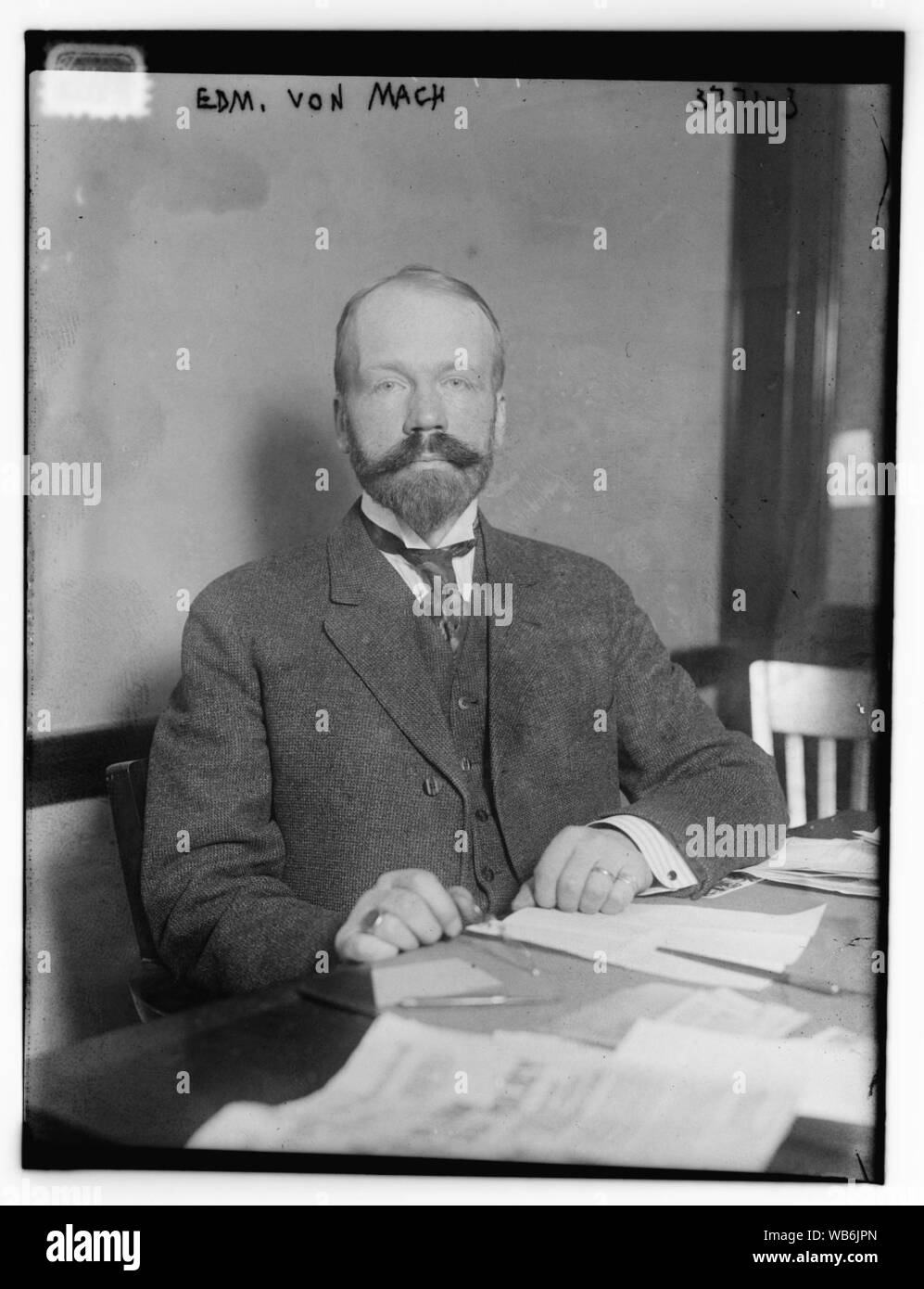 Von mach hi-res stock photography and images - Alamy