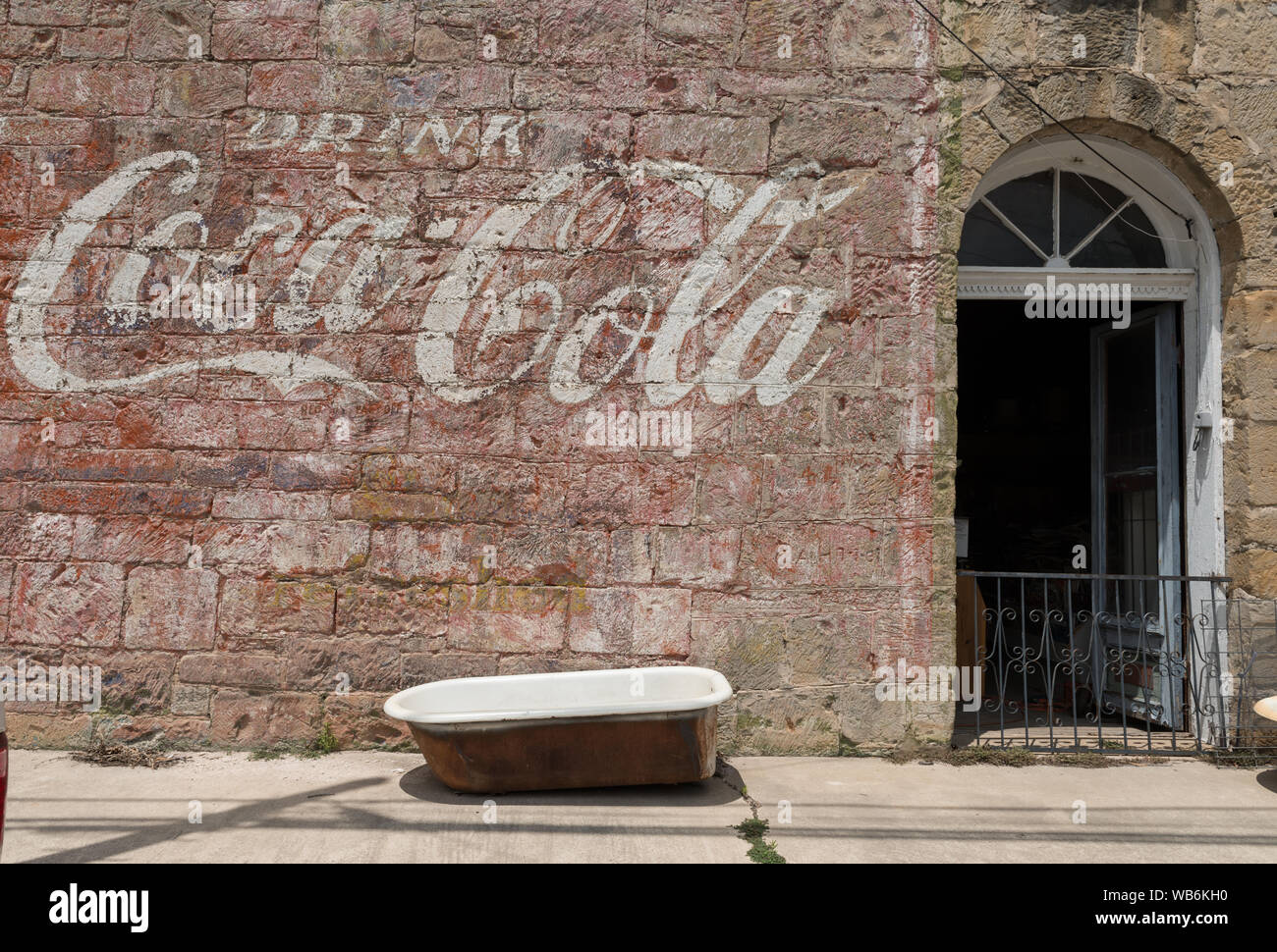 Bathtub sign hi-res stock photography and images - Alamy