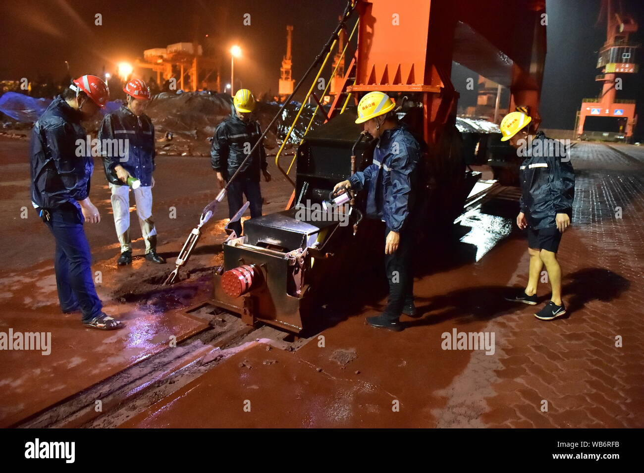 M 90 24 25 hi-res stock photography and images - Alamy