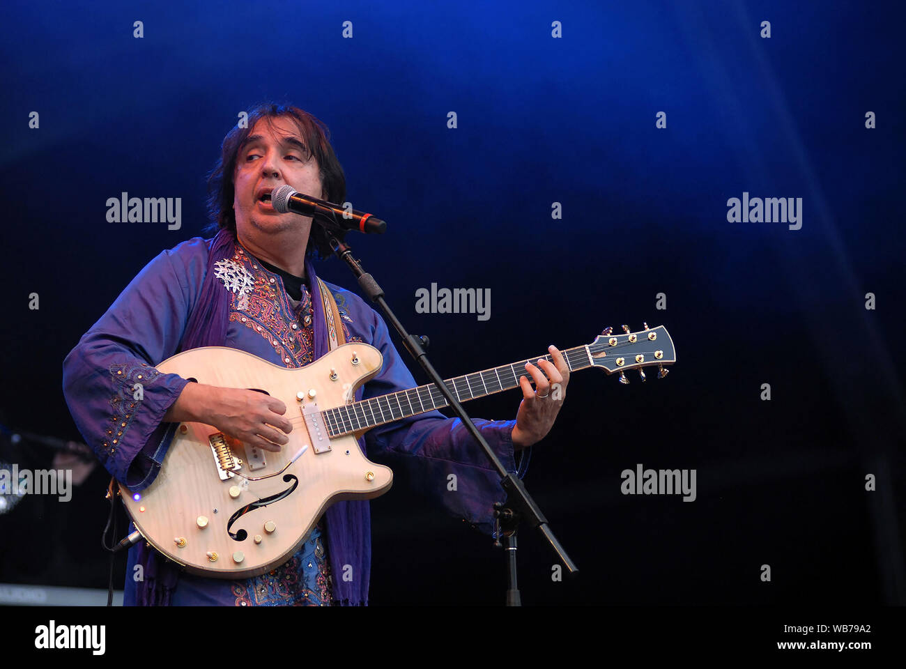 Singer sergio dias hi-res stock photography and images - Alamy