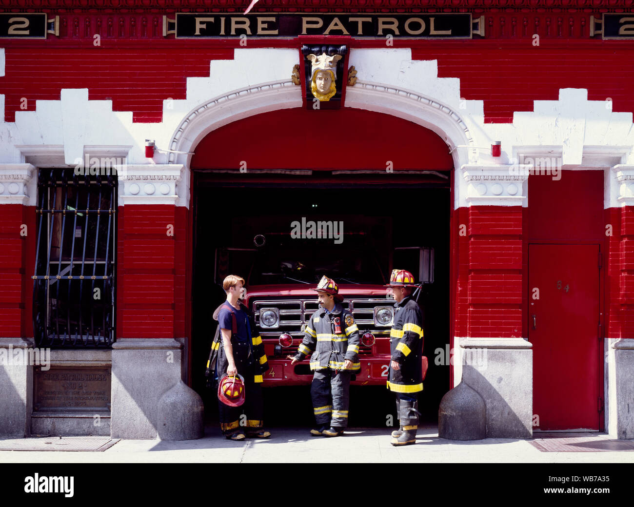 Fire station and firemen in New York, New York Stock Photo - Alamy