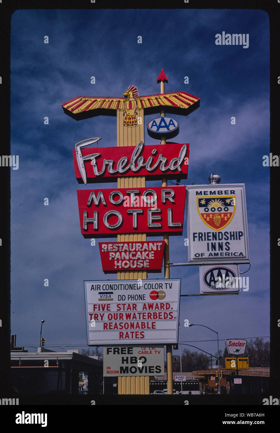 Vintage motel signs hi-res stock photography and images - Alamy