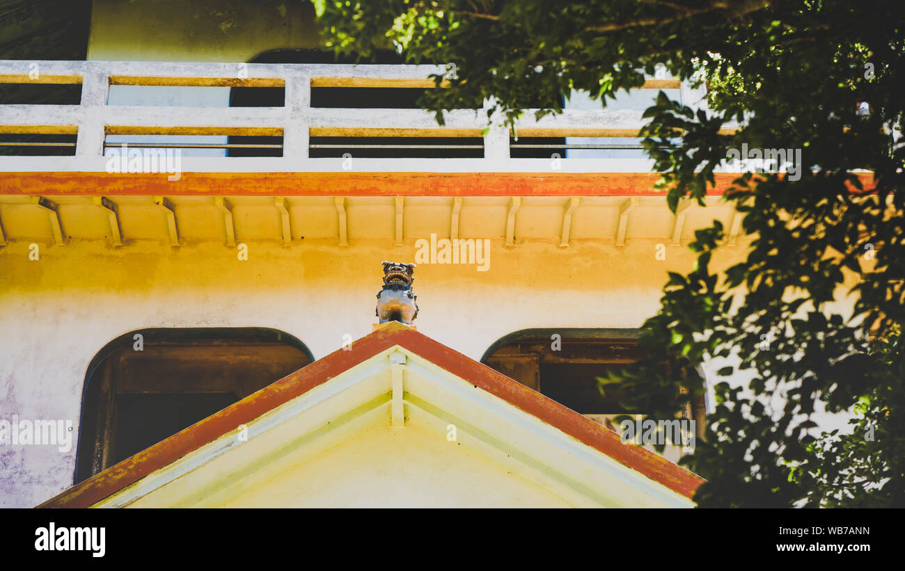 Okinawa, Japan, 14th, May, 2018. The guardian lion sculpture on the ...