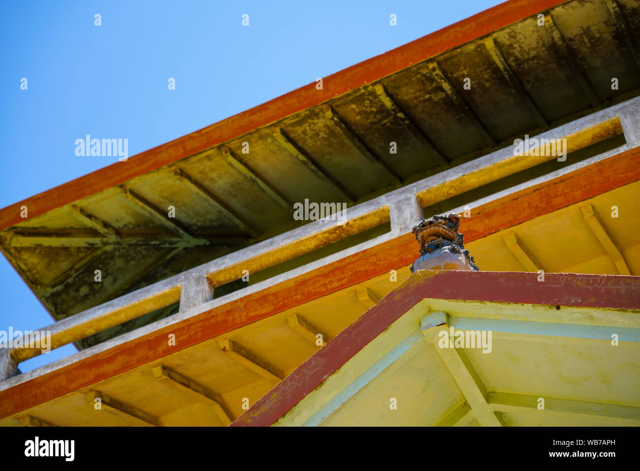 Okinawa, Japan, 14th, May, 2018. The guardian lion sculpture on the ...