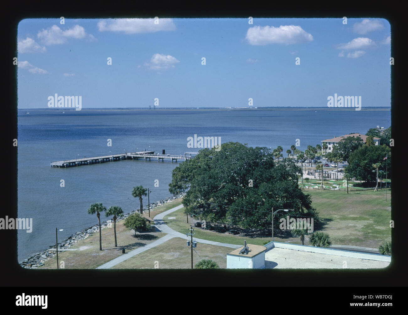 Simons island pier hi-res stock photography and images - Alamy