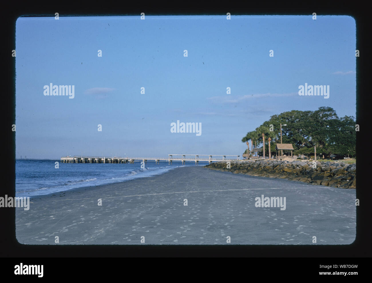 Simons island pier hi-res stock photography and images - Alamy