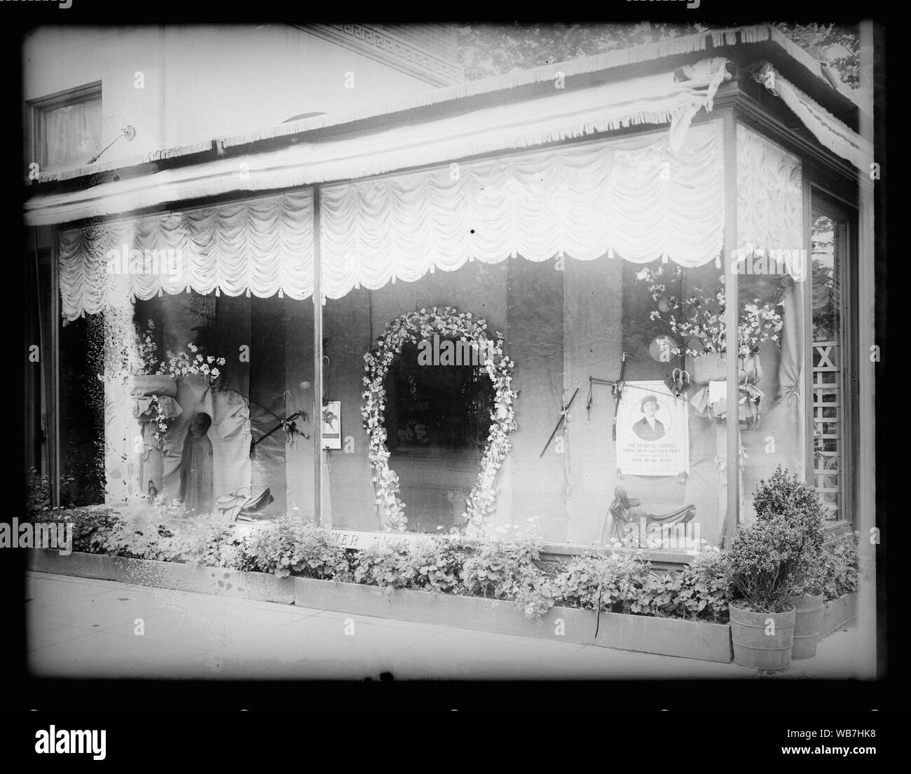 Glass window show Black and White Stock Photos & Images - Alamy