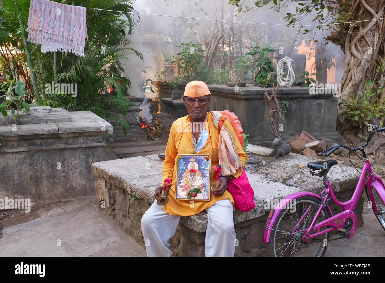 Hindu saint graveyard hi-res stock photography and images - Alamy