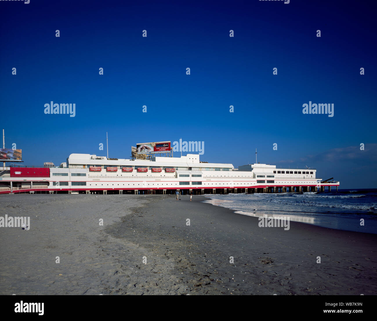 Entertainment pier hi-res stock photography and images - Alamy