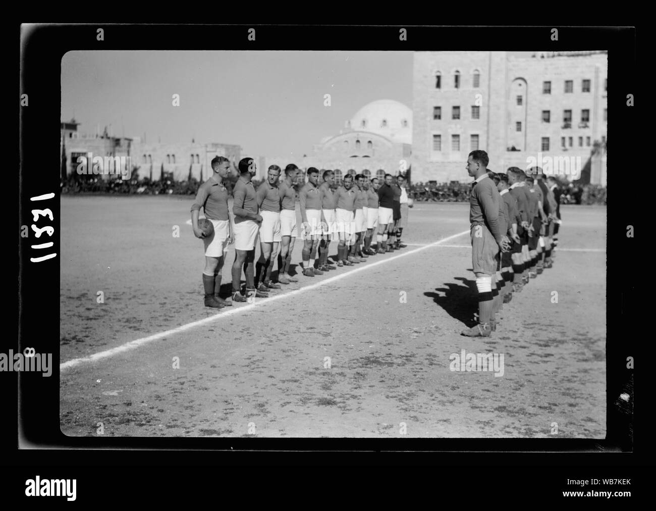 Opposing army Black and White Stock Photos & Images - Alamy