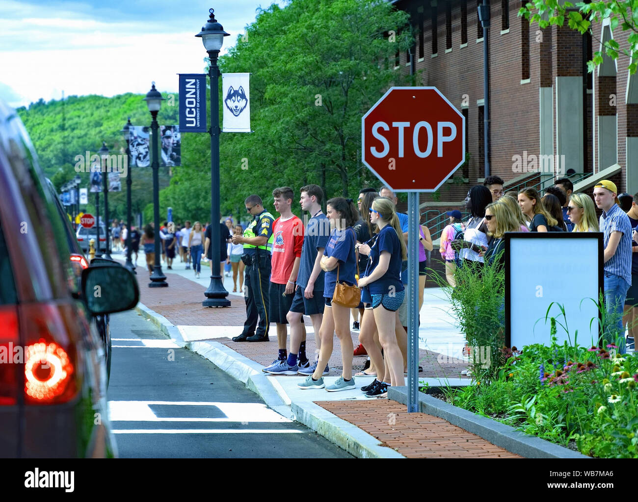 Students using crosswalk hi-res stock photography and images - Alamy