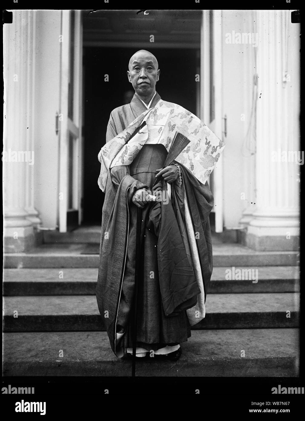 Foreign visitor at White House, Washington, D.C. Abstract/medium: 1 ...