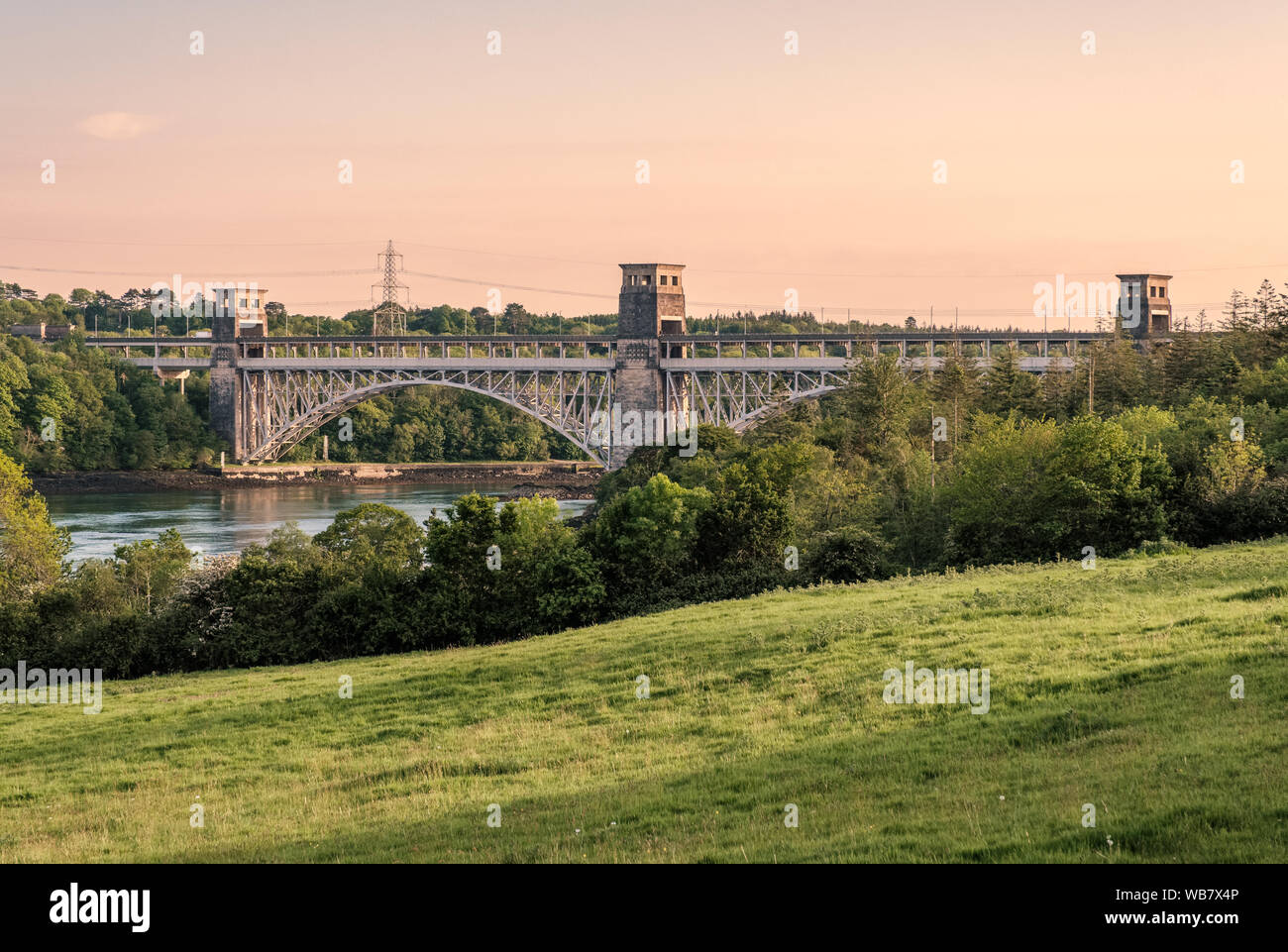 Train britannia bridge wales hi-res stock photography and images - Alamy