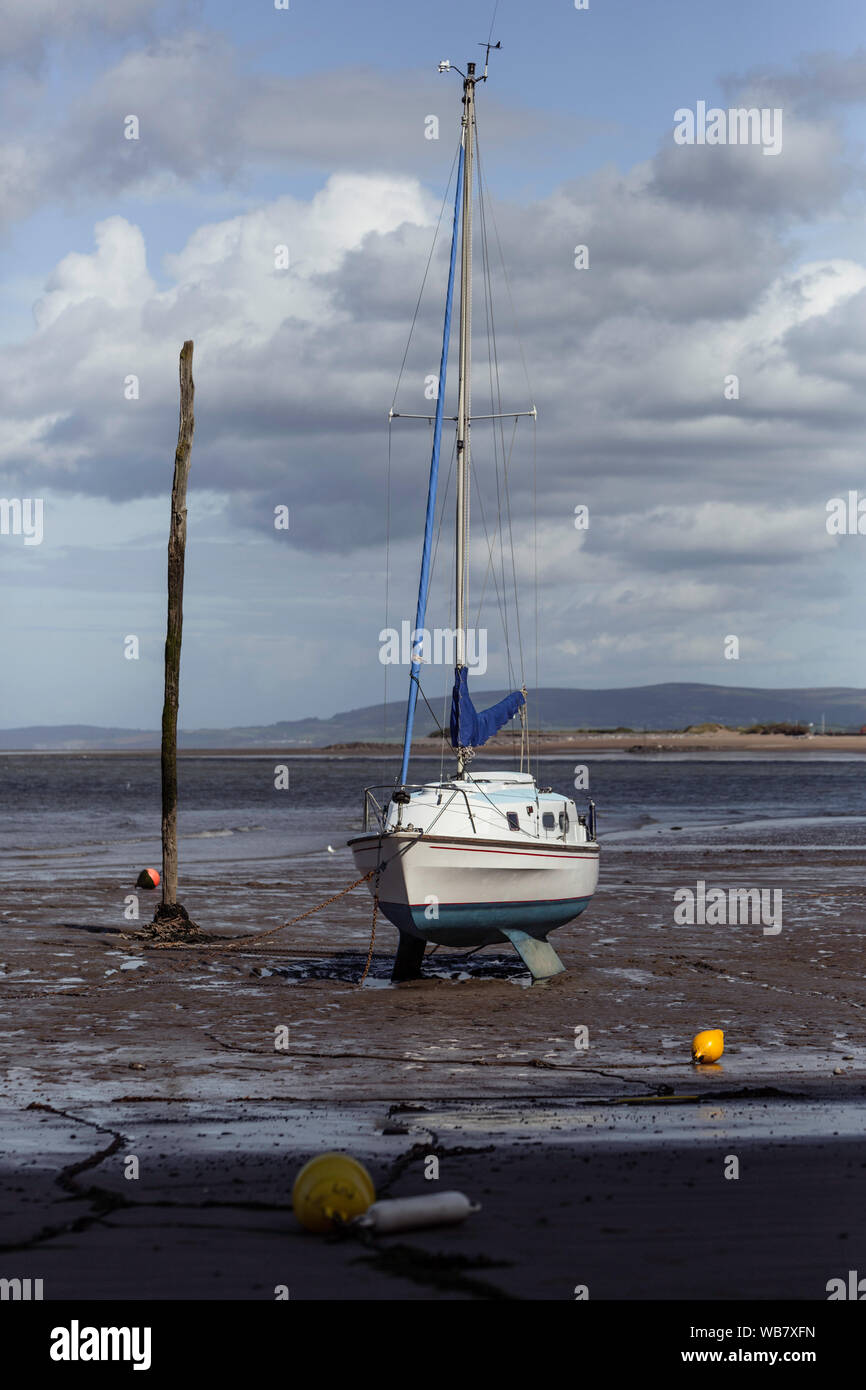 Speed boats parked hi-res stock photography and images - Alamy