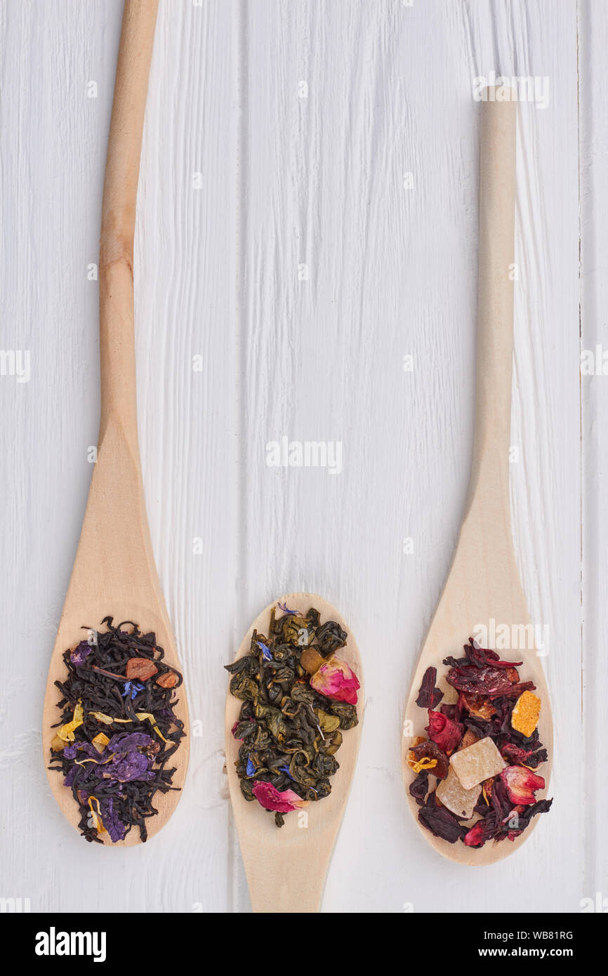 Spoons with different types of dry tea leaves Stock Photo - Alamy