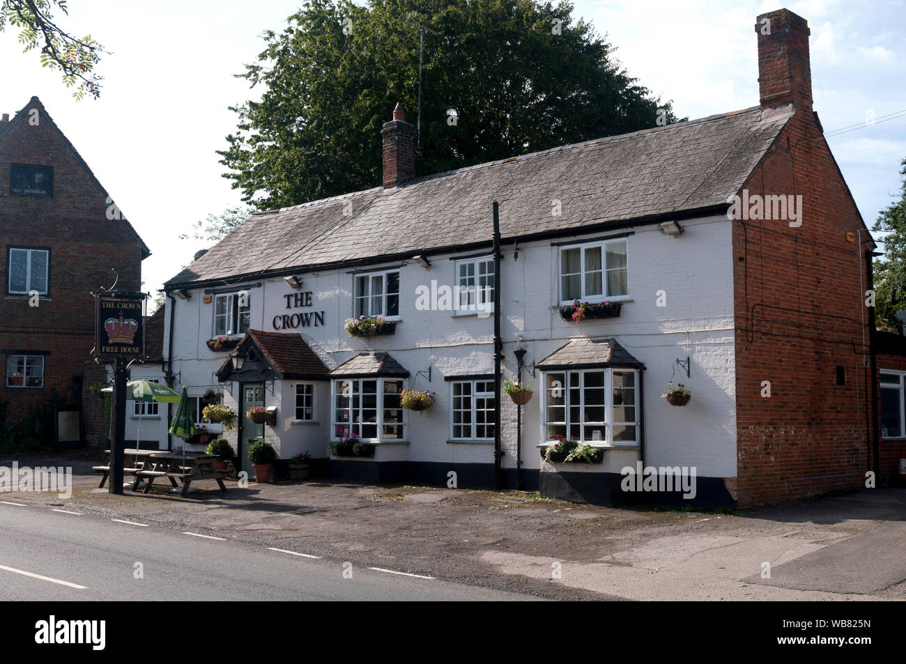 The Crown pub, Gawcott, Buckinghamshire, England, UK Stock Photo - Alamy